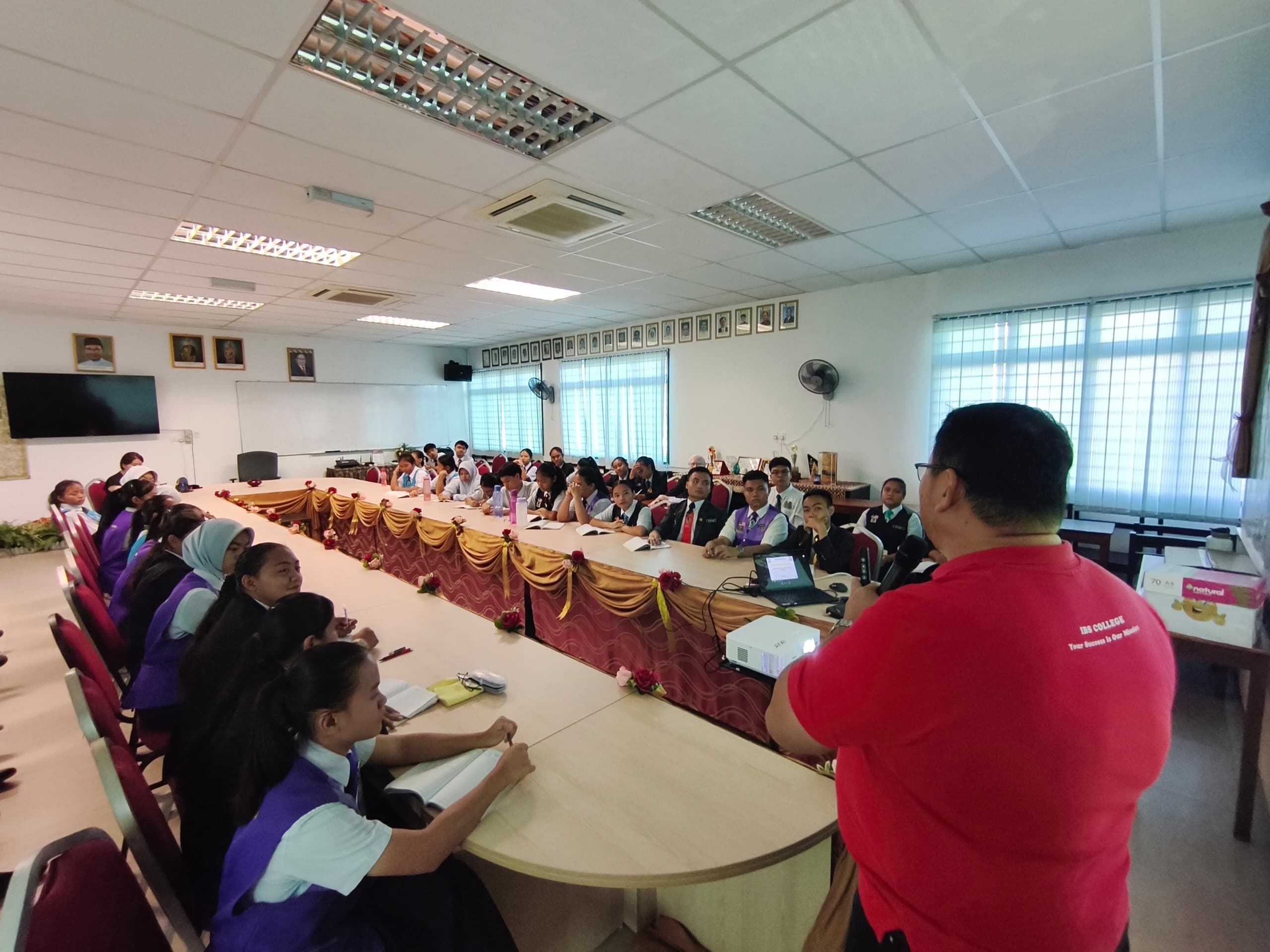SMK LUTONG MOTIVATION TALK FOR STUDENT FORM 5 – IBS College Miri